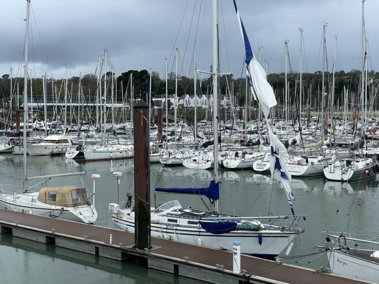 Comment amarrer votre voilier au port avant la tempête? - Les tutos de ...